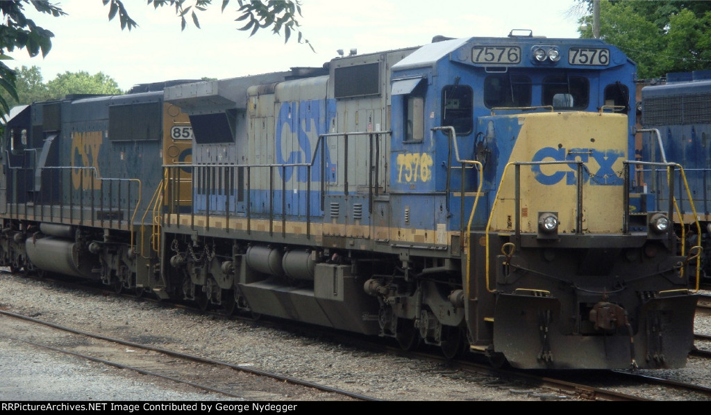 CSX 7576 / C40-8 at the Yard